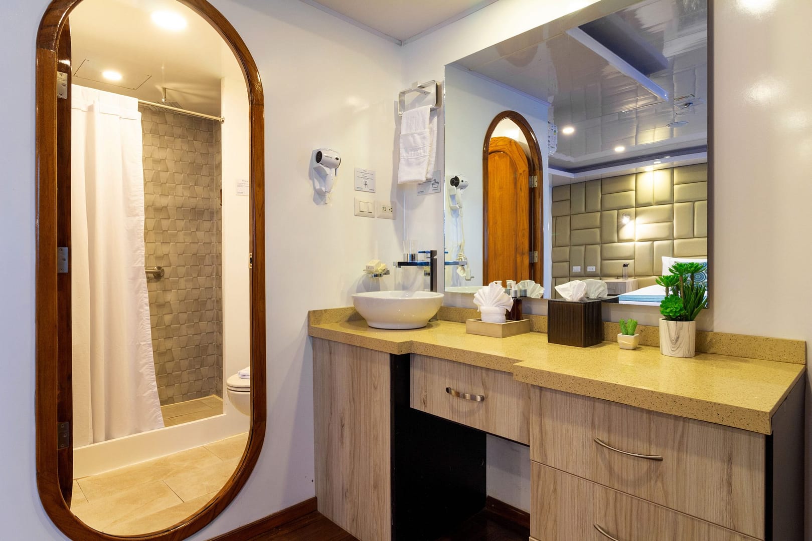 Galapagos Petrel Catamaran (8 Cabins) | New Paths Expeditions